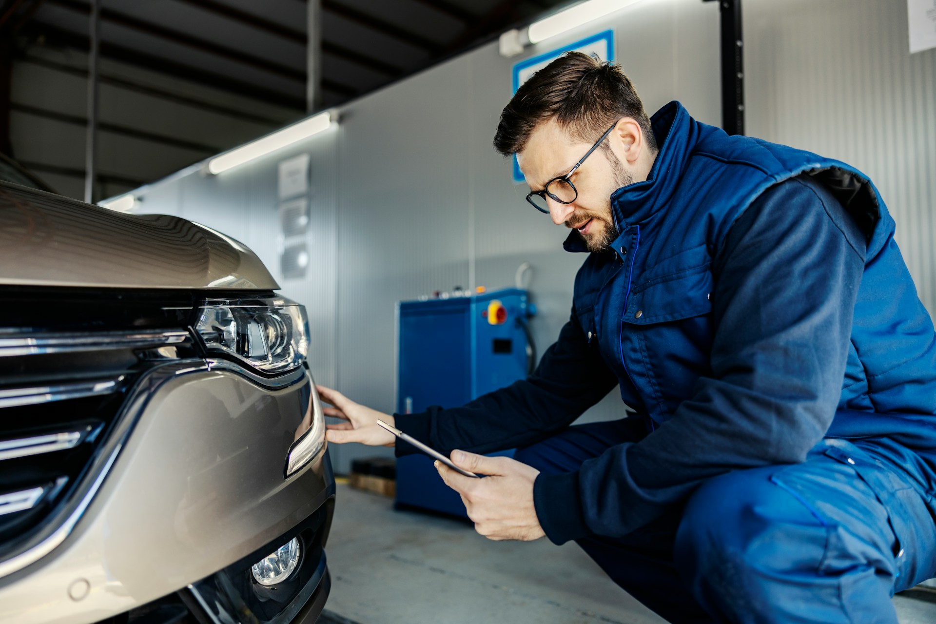 5 Warning Signs That You Should Consult Auto Body Rebuilders